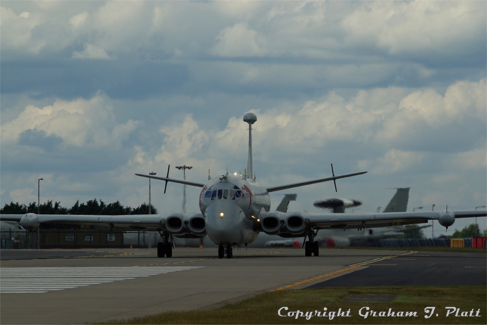 Nimrod R1 XV249 - the final flight - Aviation Photography ...